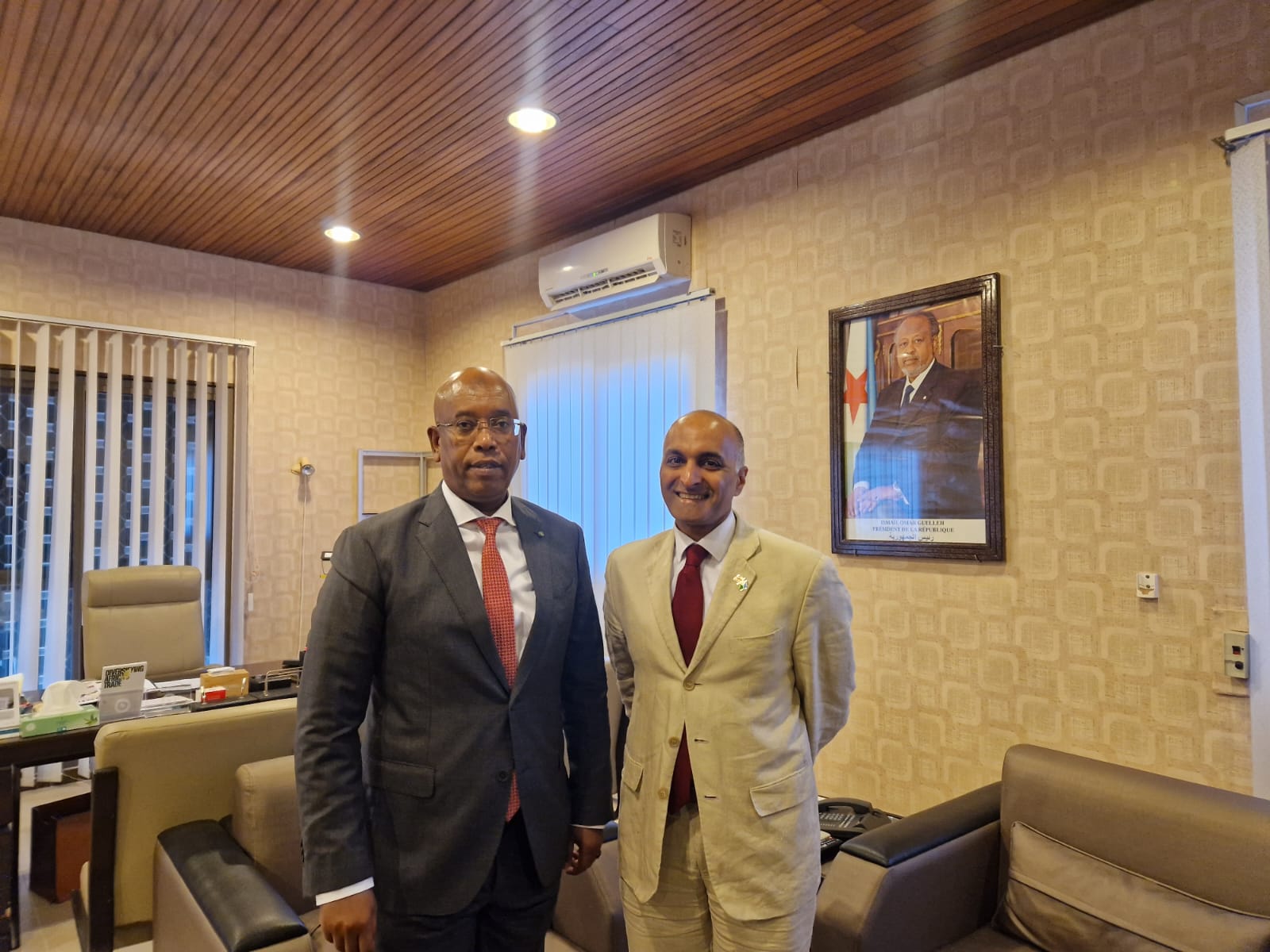 Visite De Courtoisie De Lambassadeur Du Royaume Uni à Djibouti